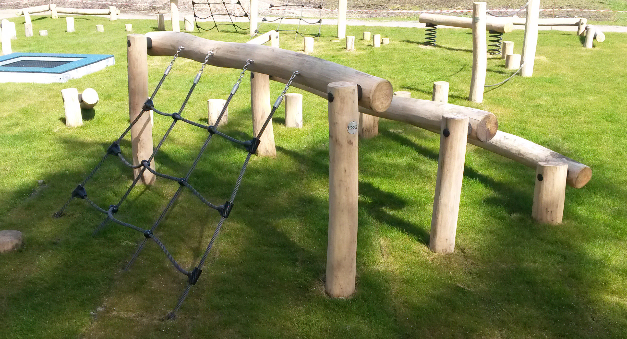 Robinia Climbing up/down beam/net - Guldborg Playgrounds