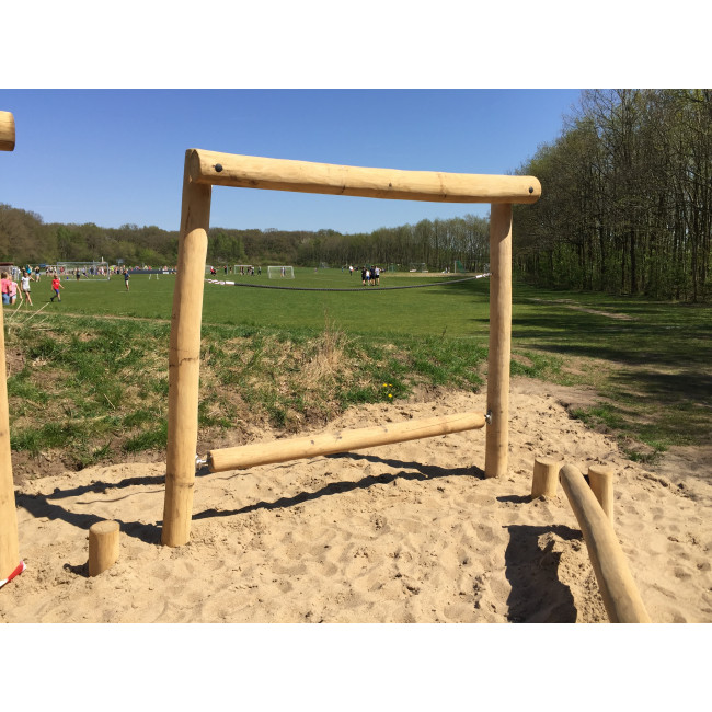 Robinia gallow with rolling balancing boom and rope - Guldborg Playgrounds